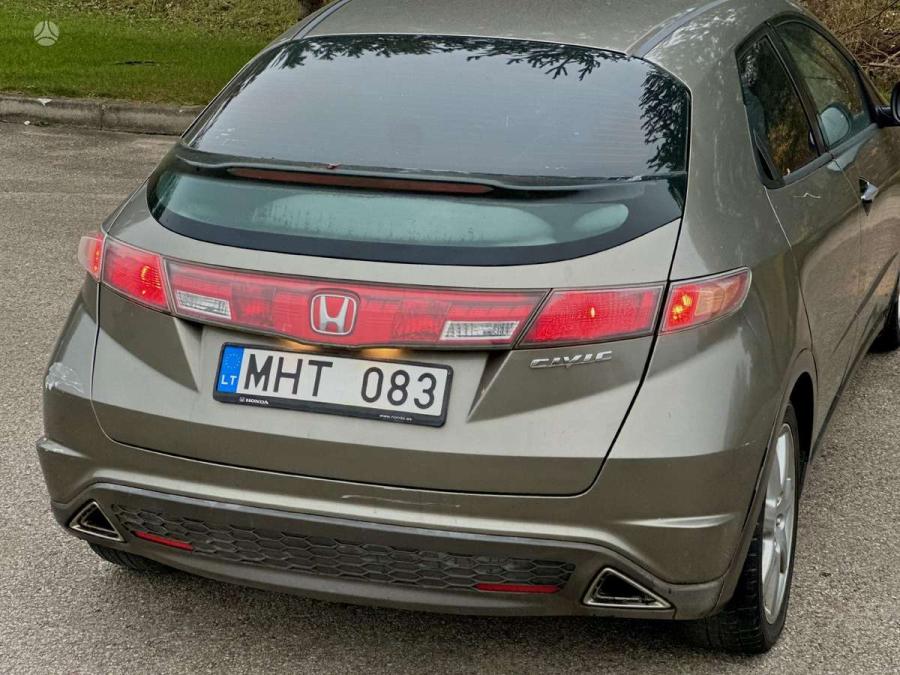 Brown Honda Civic 2007 in Vilnius, with an engine capacity of 1.80 L and mileage of 226 thousand km for 2250 €, photo 11 on AUTOMOTO.COM.LV