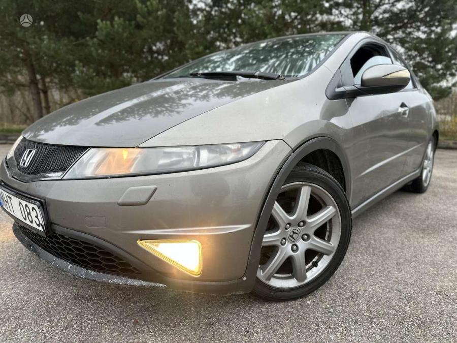 Brūns Honda Civic 2007 Viļņa, ar dzinēja tilpumu 1.80 L un nobraukumu 226 tūkst. km par 2250 €, foto 3 vietnē AUTOMOTO.COM.LV