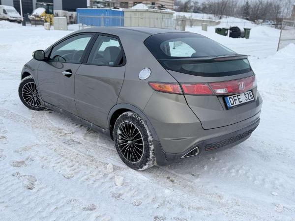 Brūns Honda Civic 2007 Viļņa, ar dzinēja tilpumu 1.80 L un nobraukumu 98 tūkst. km par 2750 €, foto 4 vietnē AUTOMOTO.COM.LV