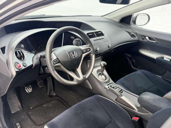 Brūns Honda Civic 2007 Viļņa, ar dzinēja tilpumu 1.80 L un nobraukumu 98 tūkst. km par 2750 €, foto 8 vietnē AUTOMOTO.COM.LV