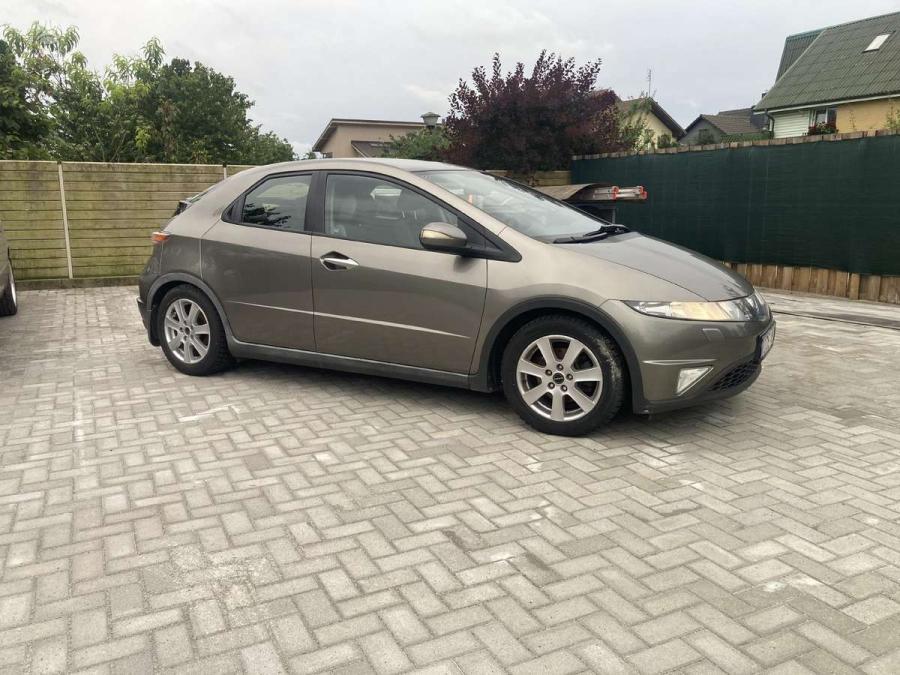 Brown Honda Civic 2007 in Klaipeda, with an engine capacity of 1.80 L and mileage of 66 thousand km for 6500 €, photo 2 on AUTOMOTO.COM.LV