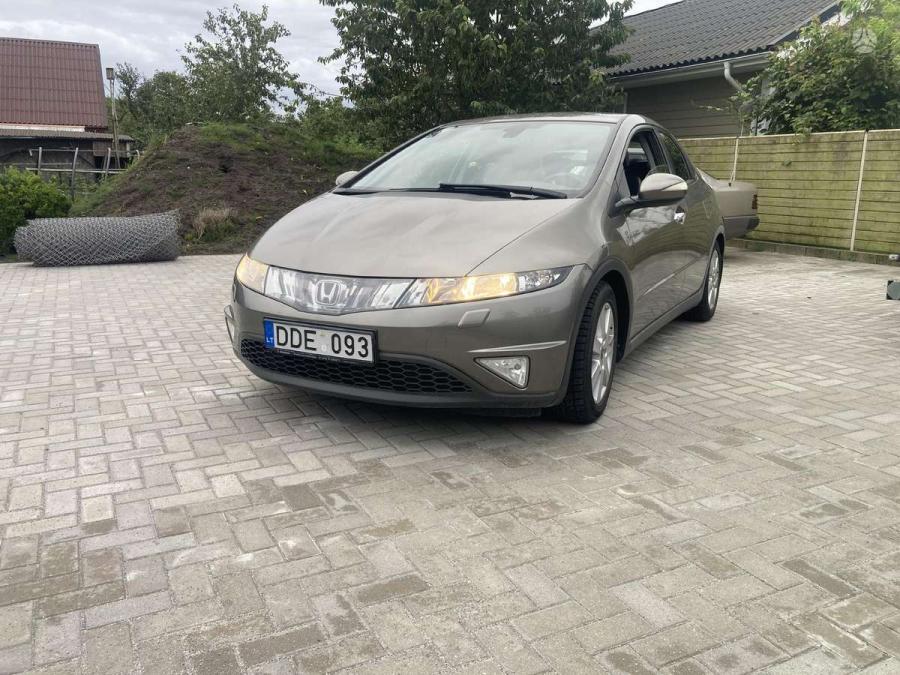 Brown Honda Civic 2007 in Klaipeda, with an engine capacity of 1.80 L and mileage of 66 thousand km for 6500 €, photo 4 on AUTOMOTO.COM.LV