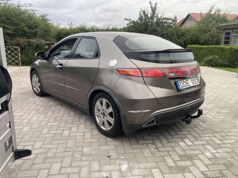 Brown Honda Civic 2007 in Klaipeda, with an engine capacity of 1.80 L and mileage of 66 thousand km for 6500 €, photo 5 on AUTOMOTO.COM.LV