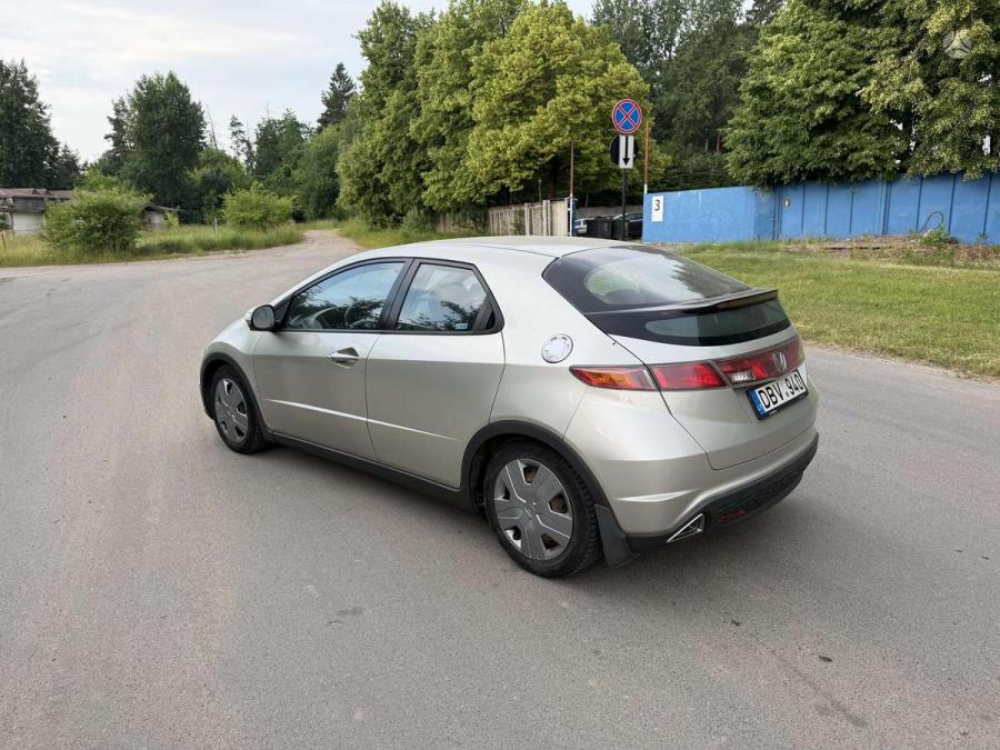 Brūns Honda Civic 2007 Viļņa, ar dzinēja tilpumu 1.80 L un nobraukumu 236 tūkst. km par 890 €, foto 3 vietnē AUTOMOTO.COM.LV