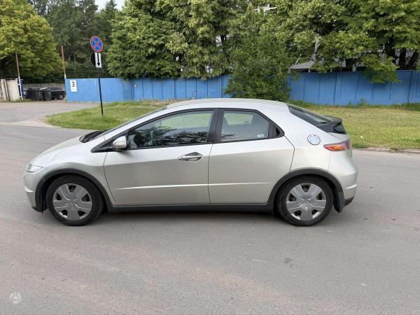 Brown Honda Civic 2007 in Vilnius, with an engine capacity of 1.80 L and mileage of 236 thousand km for 890 €, photo 7 on AUTOMOTO.COM.LV