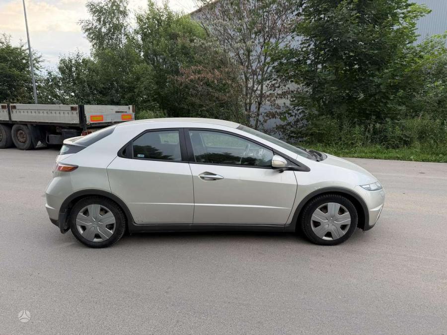 Brūns Honda Civic 2007 Viļņa, ar dzinēja tilpumu 1.80 L un nobraukumu 236 tūkst. km par 890 €, foto 9 vietnē AUTOMOTO.COM.LV