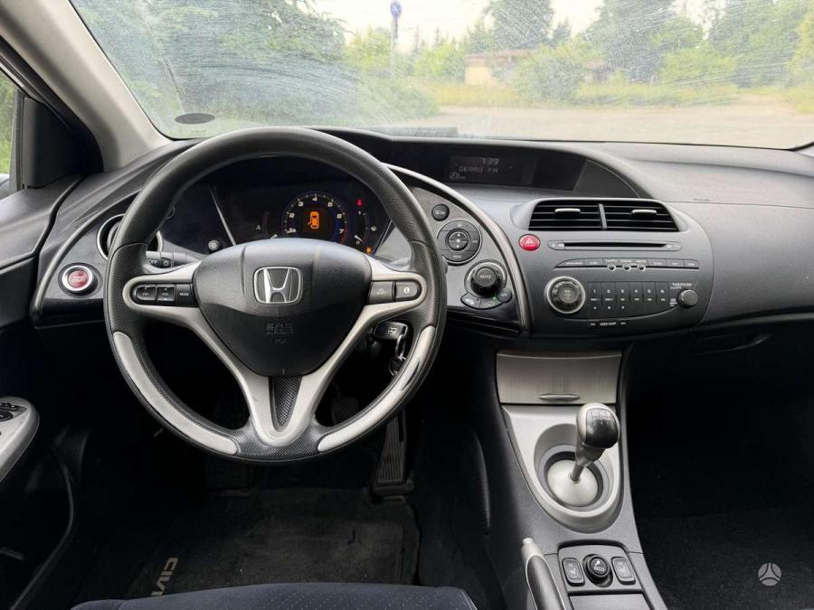 Brūns Honda Civic 2007 Viļņa, ar dzinēja tilpumu 1.80 L un nobraukumu 236 tūkst. km par 890 €, foto 13 vietnē AUTOMOTO.COM.LV