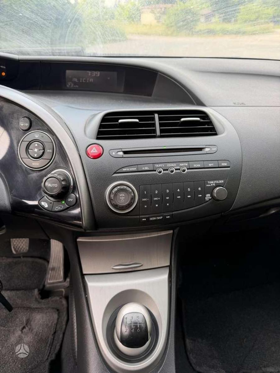 Brūns Honda Civic 2007 Viļņa, ar dzinēja tilpumu 1.80 L un nobraukumu 236 tūkst. km par 890 €, foto 17 vietnē AUTOMOTO.COM.LV