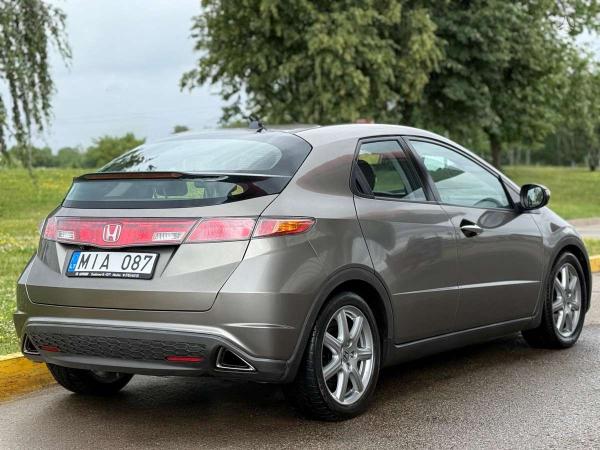 Brown Honda Civic 2007 in Kaunas, with an engine capacity of 2.20 L and mileage of 282 thousand km for 3000 €, photo 3 on AUTOMOTO.COM.LV