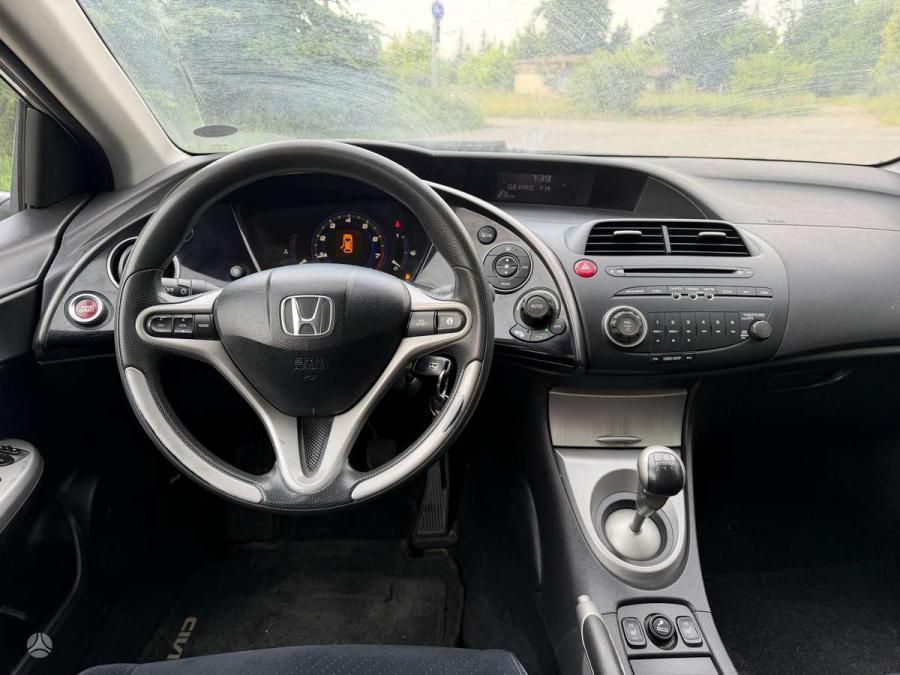 Brown Honda Civic 2007 in Vilnius, with an engine capacity of 1.80 L and mileage of 236 thousand km for 620 €, photo 26 on AUTOMOTO.COM.LV