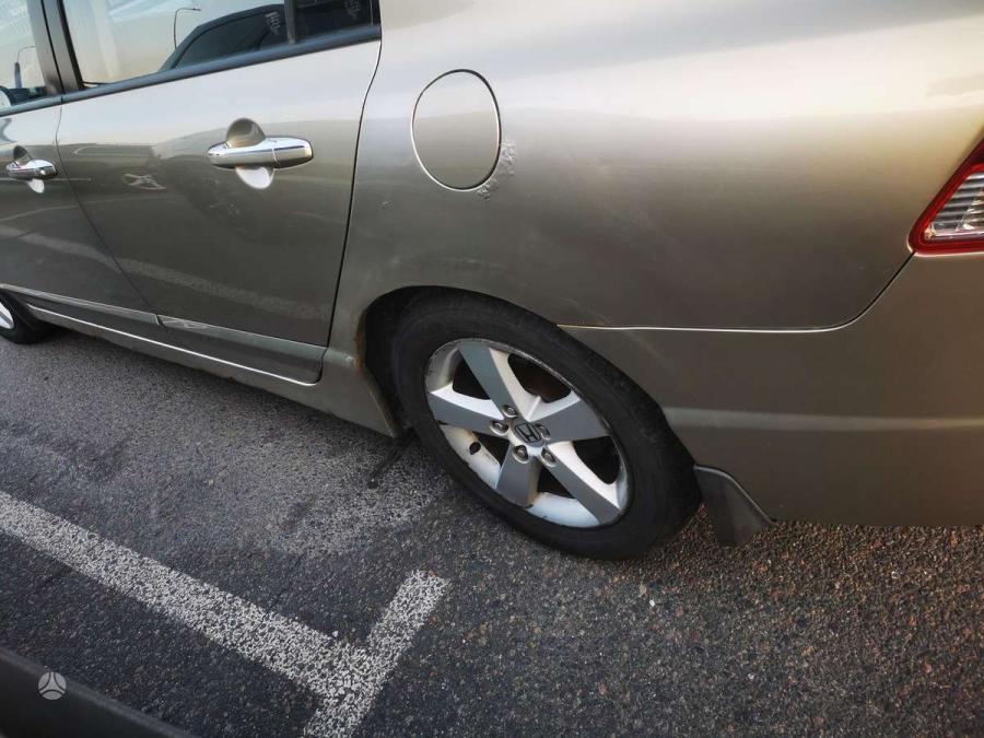 Brūns Honda Civic 2007 Viļņa, ar dzinēja tilpumu 1.80 L un nobraukumu 178 tūkst. km par 1550 €, foto 7 vietnē AUTOMOTO.COM.LV