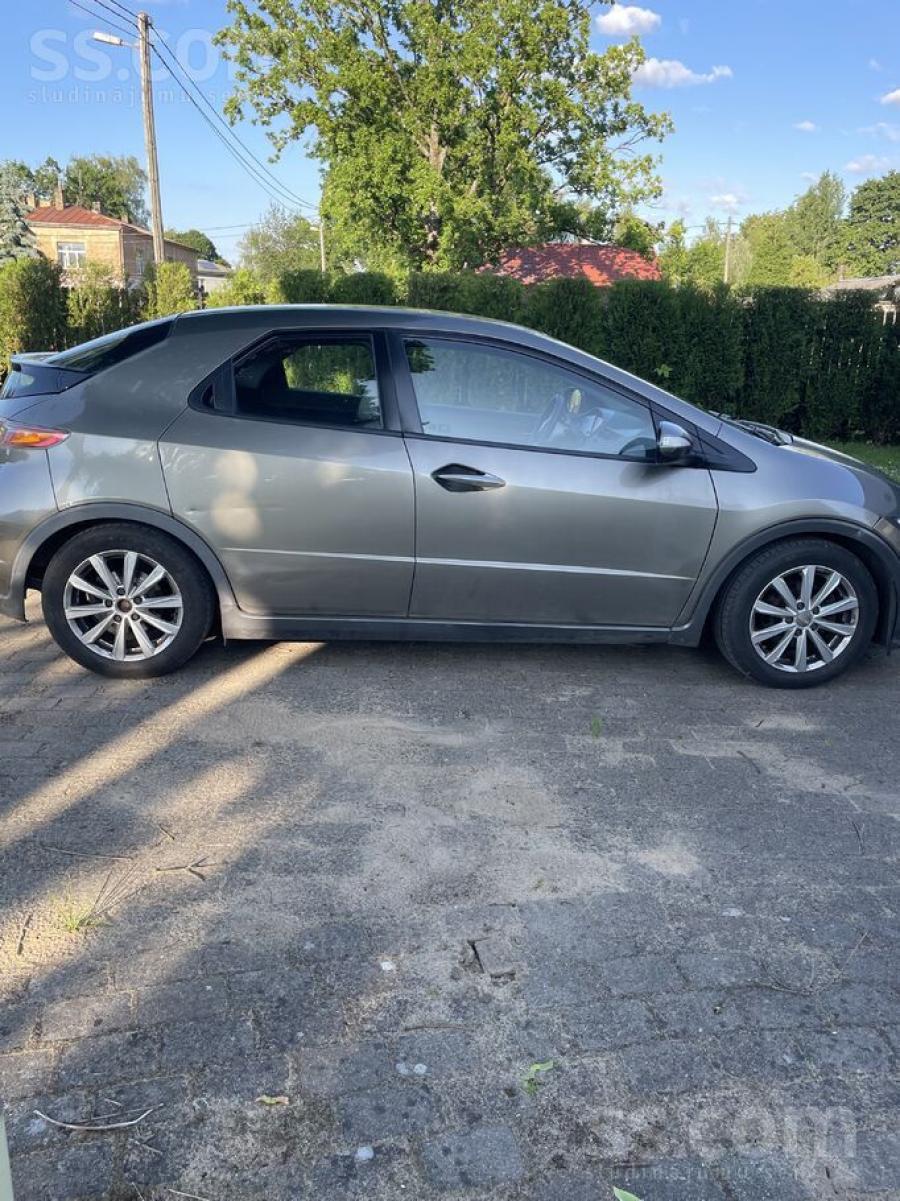 Brown Honda Civic 2008 in Riga, with an engine capacity of 1.80 L and mileage of 230 thousand km for 1600 €, photo 2 on AUTOMOTO.COM.LV