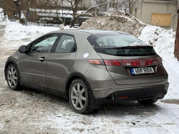Brown Honda Civic 2008 in Vilnius, with an engine capacity of 1.80 L and mileage of 200 thousand km for 1300 €, photo 3 on AUTOMOTO.COM.LV