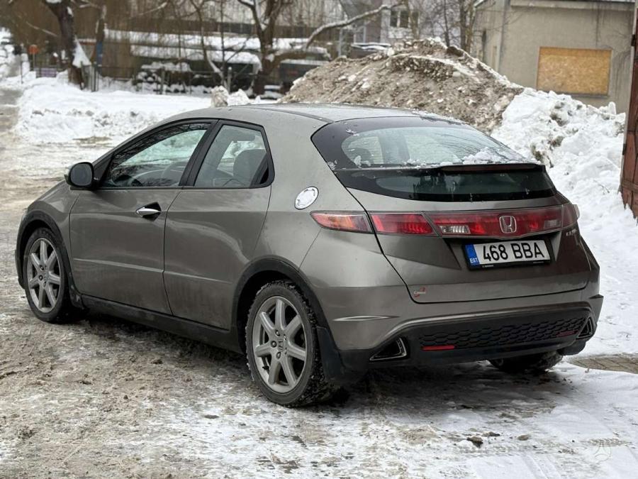 Brūns Honda Civic 2008 Viļņa, ar dzinēja tilpumu 1.80 L un nobraukumu 200 tūkst. km par 1300 €, foto 3 vietnē AUTOMOTO.COM.LV
