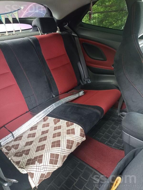Brown Honda Civic 2008 in Riga, with an engine capacity of 2.00 L and mileage of 189 thousand km for 4900 €, photo 2 on AUTOMOTO.COM.LV
