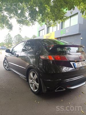 Brown Honda Civic 2008 in Riga, with an engine capacity of 2.00 L and mileage of 189 thousand km for 4900 €, photo 5 on AUTOMOTO.COM.LV