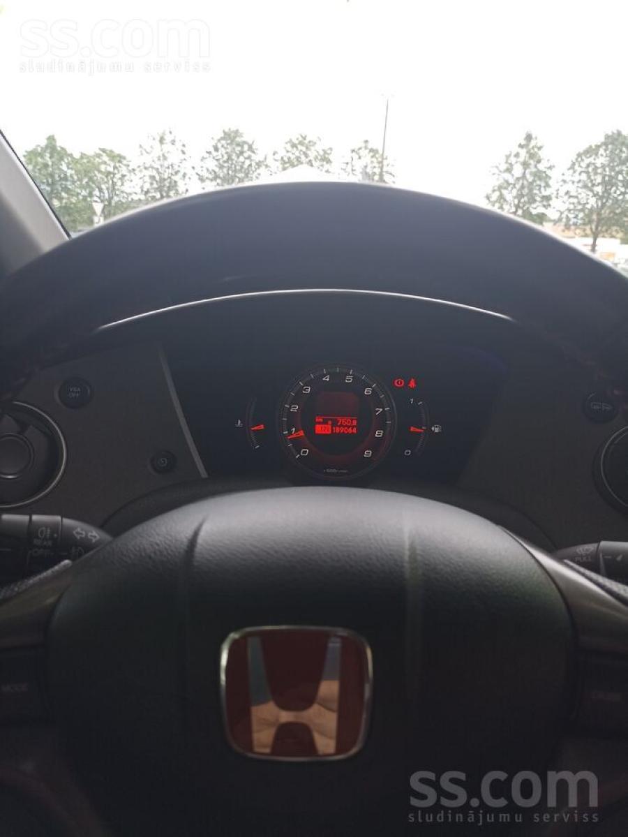 Brown Honda Civic 2008 in Riga, with an engine capacity of 2.00 L and mileage of 189 thousand km for 4900 €, photo 6 on AUTOMOTO.COM.LV