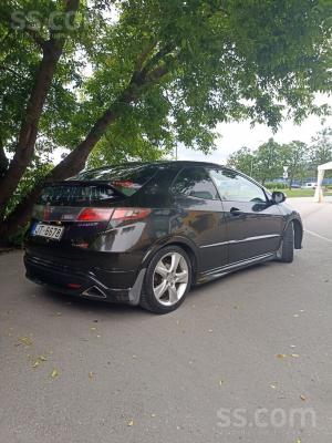 Brown Honda Civic 2008 in Riga, with an engine capacity of 2.00 L and mileage of 189 thousand km for 4900 €, photo 8 on AUTOMOTO.COM.LV