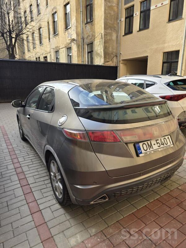Brown Honda Civic 2008 in Riga, with an engine capacity of 2.20 L and mileage of 319 thousand km for 2200 €, photo 2 on AUTOMOTO.COM.LV