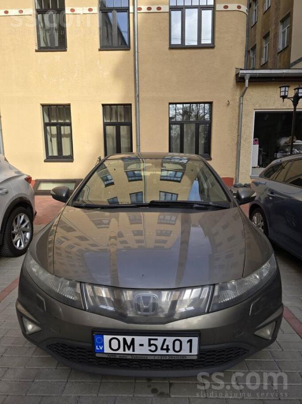 Brown Honda Civic 2008 in Riga, with an engine capacity of 2.20 L and mileage of 319 thousand km for 2200 €, photo 3 on AUTOMOTO.COM.LV