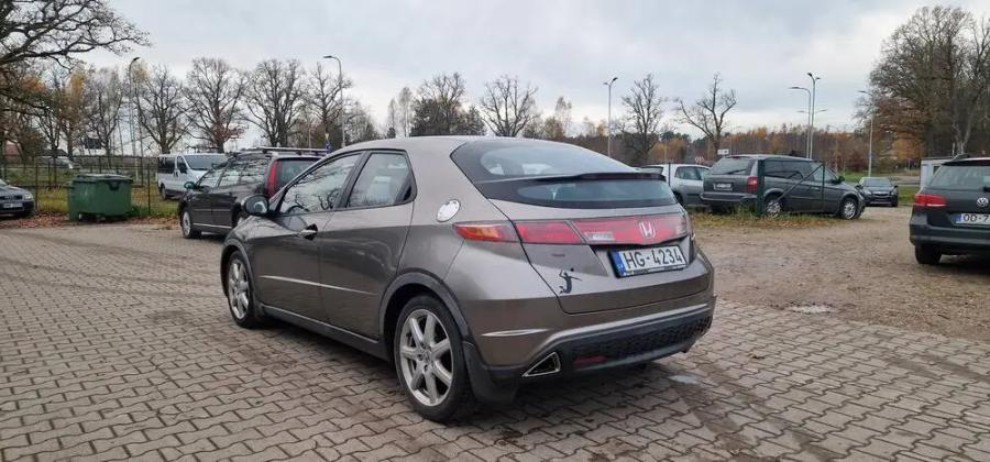 Brūns Honda Civic 2008 Valmiera, ar dzinēja tilpumu 1.80 L un nobraukumu 153 tūkst. km par 2200 €, foto 5 vietnē AUTOMOTO.COM.LV