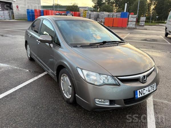 Brown Honda Civic 2008 in Riga, with an engine capacity of 1.40 L and mileage of 371 thousand km for 2300 €, photo 2 on AUTOMOTO.COM.LV