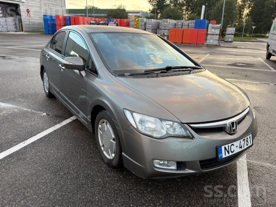 Brūns Honda Civic 2008 Rīga, ar dzinēja tilpumu 1.40 L un nobraukumu 371 tūkst. km par 2300 €, foto 3 vietnē AUTOMOTO.COM.LV