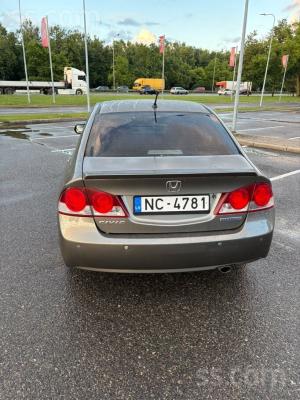 Brūns Honda Civic 2008 Rīga, ar dzinēja tilpumu 1.40 L un nobraukumu 371 tūkst. km par 2300 €, foto 5 vietnē AUTOMOTO.COM.LV
