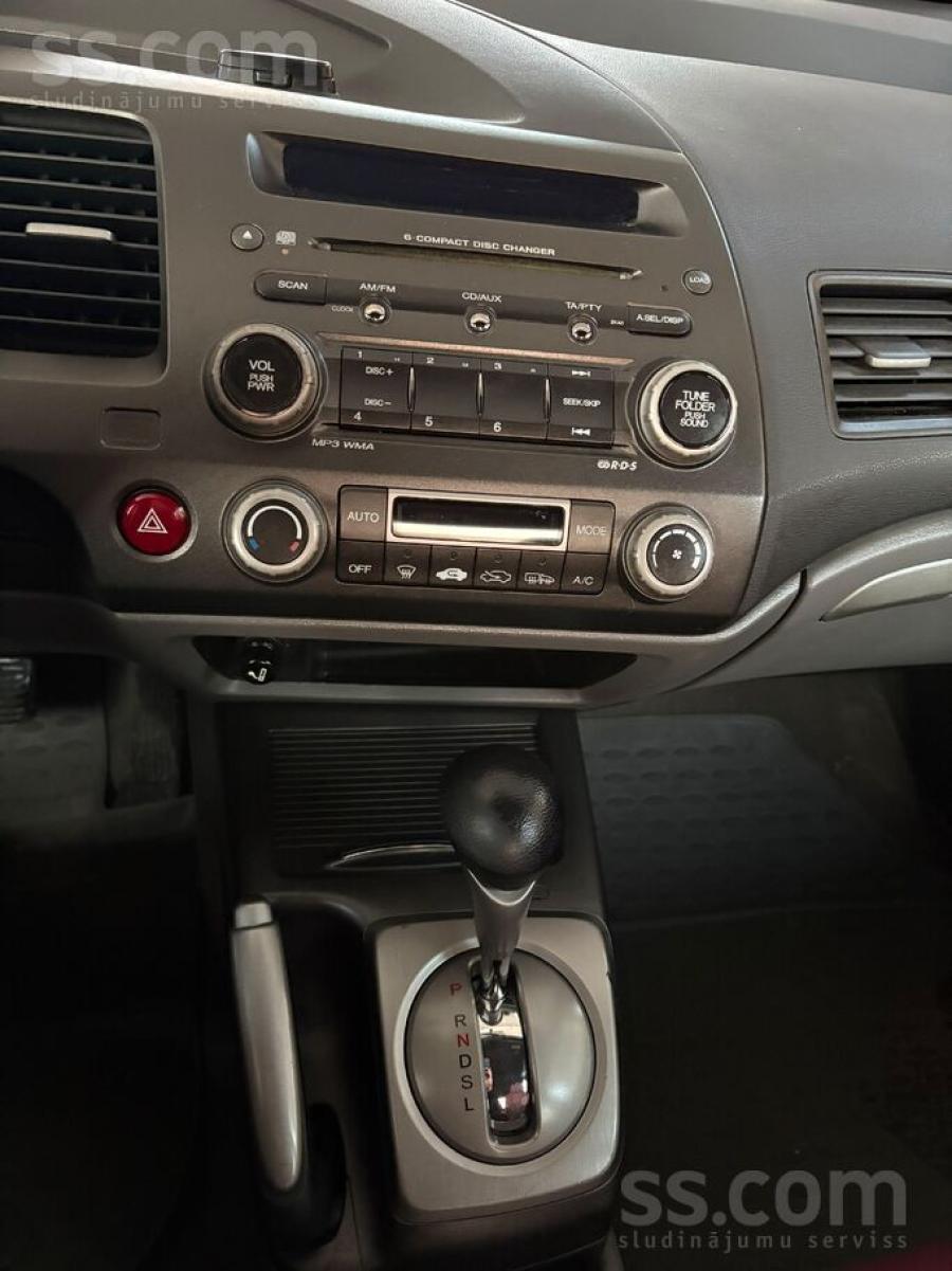 Brūns Honda Civic 2008 Rīga, ar dzinēja tilpumu 1.40 L un nobraukumu 371 tūkst. km par 2300 €, foto 11 vietnē AUTOMOTO.COM.LV