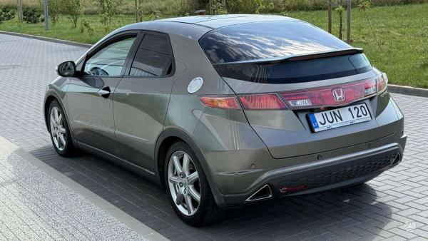 Brūns Honda Civic 2008 Viļņa, ar dzinēja tilpumu 2.20 L un nobraukumu 226 tūkst. km par 1399 €, foto 5 vietnē AUTOMOTO.COM.LV