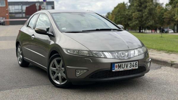 Brown Honda Civic 2008 in Vilnius, with an engine capacity of 1.80 L and mileage of 180 thousand km for 3350 €, photo 1 on AUTOMOTO.COM.LV