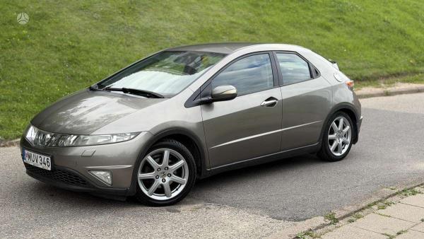 Brown Honda Civic 2008 in Vilnius, with an engine capacity of 1.80 L and mileage of 180 thousand km for 3350 €, photo 3 on AUTOMOTO.COM.LV