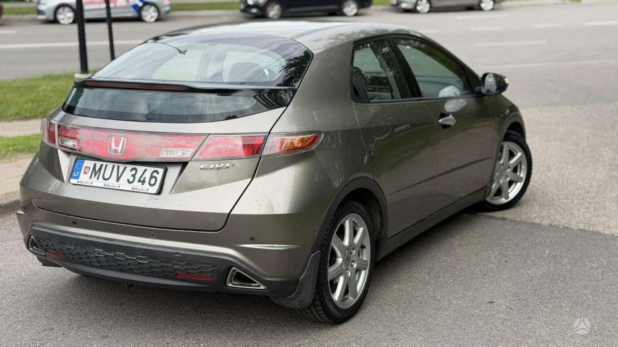Brūns Honda Civic 2008 Viļņa, ar dzinēja tilpumu 1.80 L un nobraukumu 180 tūkst. km par 3350 €, foto 7 vietnē AUTOMOTO.COM.LV