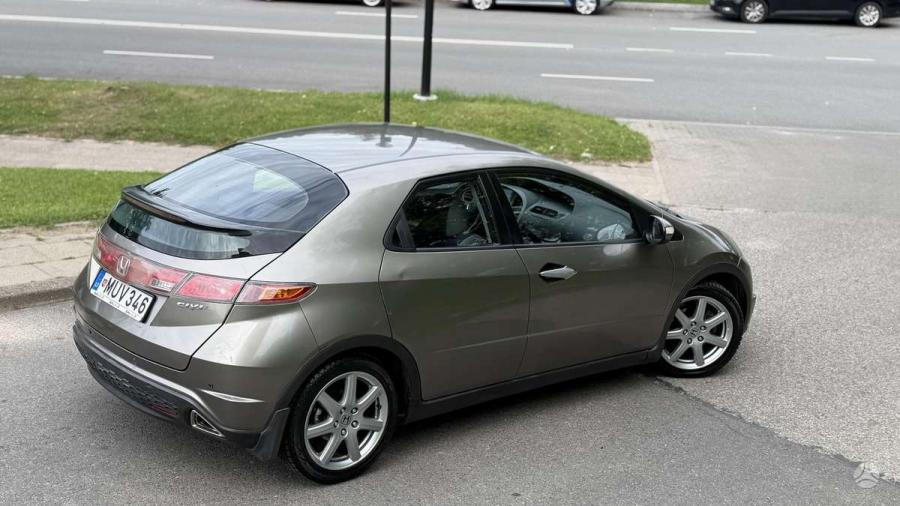 Brūns Honda Civic 2008 Viļņa, ar dzinēja tilpumu 1.80 L un nobraukumu 180 tūkst. km par 3350 €, foto 8 vietnē AUTOMOTO.COM.LV