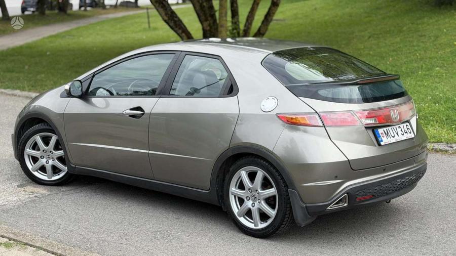 Brūns Honda Civic 2008 Viļņa, ar dzinēja tilpumu 1.80 L un nobraukumu 180 tūkst. km par 3350 €, foto 10 vietnē AUTOMOTO.COM.LV