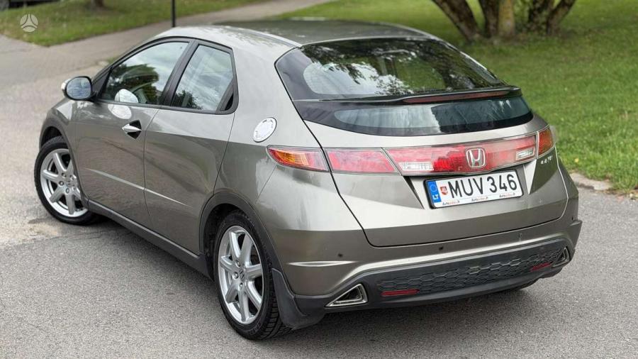 Brūns Honda Civic 2008 Viļņa, ar dzinēja tilpumu 1.80 L un nobraukumu 180 tūkst. km par 3350 €, foto 11 vietnē AUTOMOTO.COM.LV