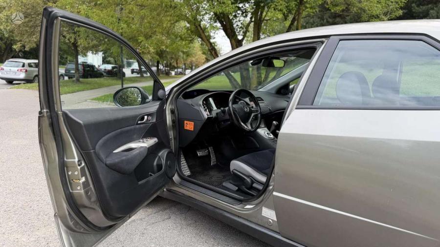 Brūns Honda Civic 2008 Viļņa, ar dzinēja tilpumu 1.80 L un nobraukumu 180 tūkst. km par 3350 €, foto 12 vietnē AUTOMOTO.COM.LV