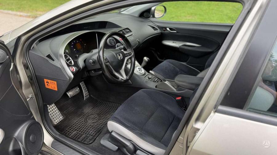 Brūns Honda Civic 2008 Viļņa, ar dzinēja tilpumu 1.80 L un nobraukumu 180 tūkst. km par 3350 €, foto 13 vietnē AUTOMOTO.COM.LV