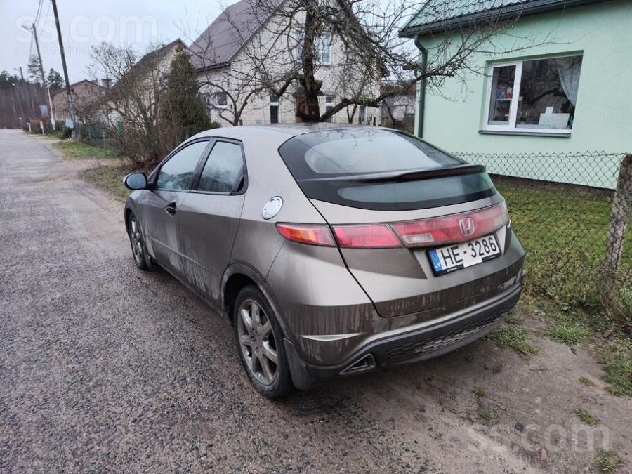 Brūns Honda Civic 2008 Valmiera, ar dzinēja tilpumu 1.80 L un nobraukumu 159 tūkst. km par 1000 €, foto 3 vietnē AUTOMOTO.COM.LV