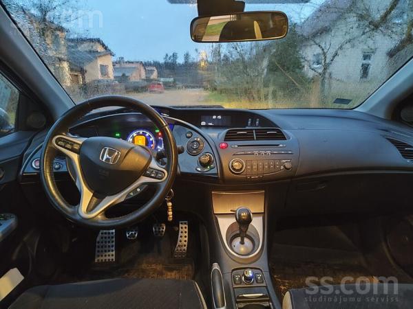 Brūns Honda Civic 2008 Valmiera, ar dzinēja tilpumu 1.80 L un nobraukumu 159 tūkst. km par 1000 €, foto 4 vietnē AUTOMOTO.COM.LV