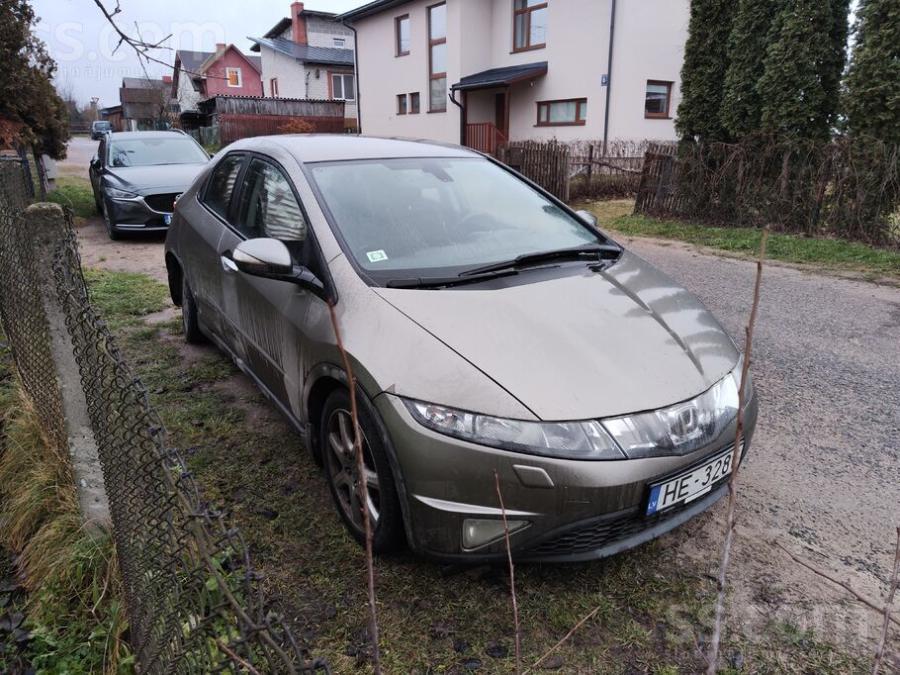 Brūns Honda Civic 2008 Valmiera, ar dzinēja tilpumu 1.80 L un nobraukumu 159 tūkst. km par 1000 €, foto 6 vietnē AUTOMOTO.COM.LV