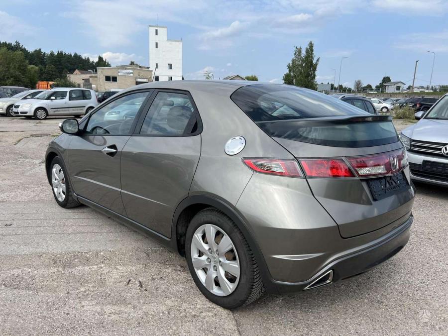 Brūns Honda Civic 2009 Utena, ar dzinēja tilpumu 1.34 L un nobraukumu 173 tūkst. km par 3150 €, foto 7 vietnē AUTOMOTO.COM.LV