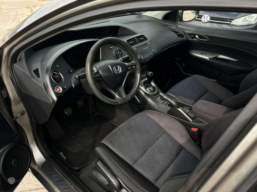 Brūns Honda Civic 2009 Utena, ar dzinēja tilpumu 1.34 L un nobraukumu 173 tūkst. km par 3150 €, foto 9 vietnē AUTOMOTO.COM.LV
