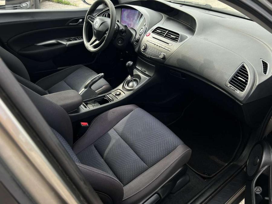 Brūns Honda Civic 2009 Utena, ar dzinēja tilpumu 1.34 L un nobraukumu 173 tūkst. km par 3150 €, foto 10 vietnē AUTOMOTO.COM.LV