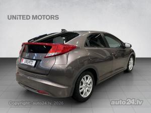 Brūns Honda Civic 2013 Tallina, ar dzinēja tilpumu 1.80 L un nobraukumu 110 tūkst. km par 7900 €, foto 6 vietnē AUTOMOTO.COM.LV