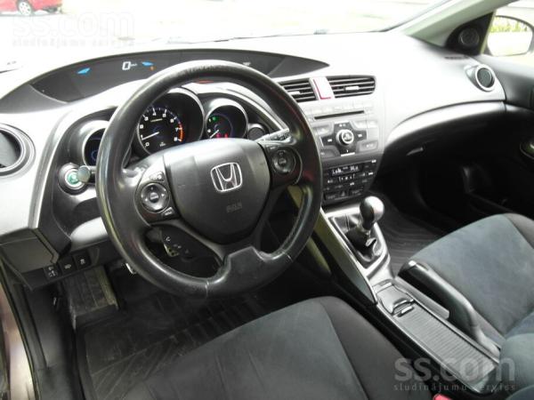 Brūns Honda Civic 2013 Rīga, ar dzinēja tilpumu 1.80 L un nobraukumu 196 tūkst. km par 4850 €, foto 6 vietnē AUTOMOTO.COM.LV