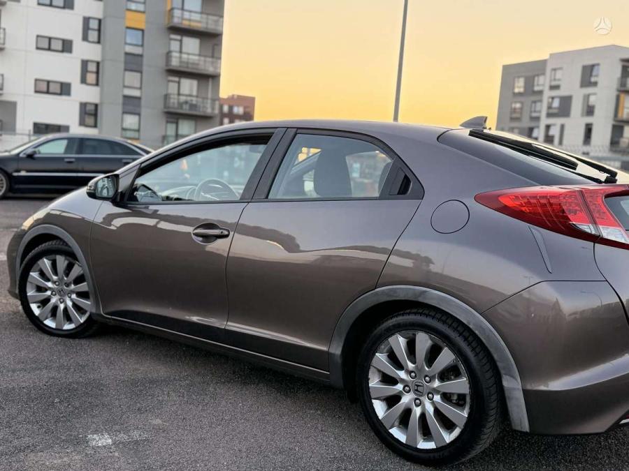 Коричневый Хонда Цивик 2013 в Вильнюс, объемом двигателя 2.20 л и пробегом 224 тыс. км за 4700 €, фото 12 на AUTOMOTO.COM.LV