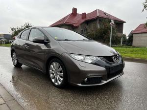Brown Honda Civic 2013 in Ukmerge, with an engine capacity of 1.60 L and mileage of 228 thousand km for 4250 €, photo 5 on AUTOMOTO.COM.LV