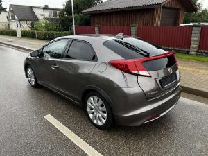 Brown Honda Civic 2013 in Ukmerge, with an engine capacity of 1.60 L and mileage of 228 thousand km for 4250 €, photo 7 on AUTOMOTO.COM.LV