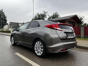 Brown Honda Civic 2013 in Ukmerge, with an engine capacity of 1.60 L and mileage of 228 thousand km for 4250 €, photo 9 on AUTOMOTO.COM.LV